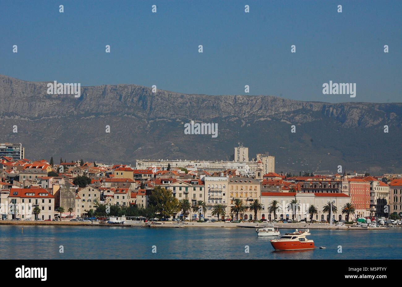 Split buildings hi-res stock photography and images - Alamy