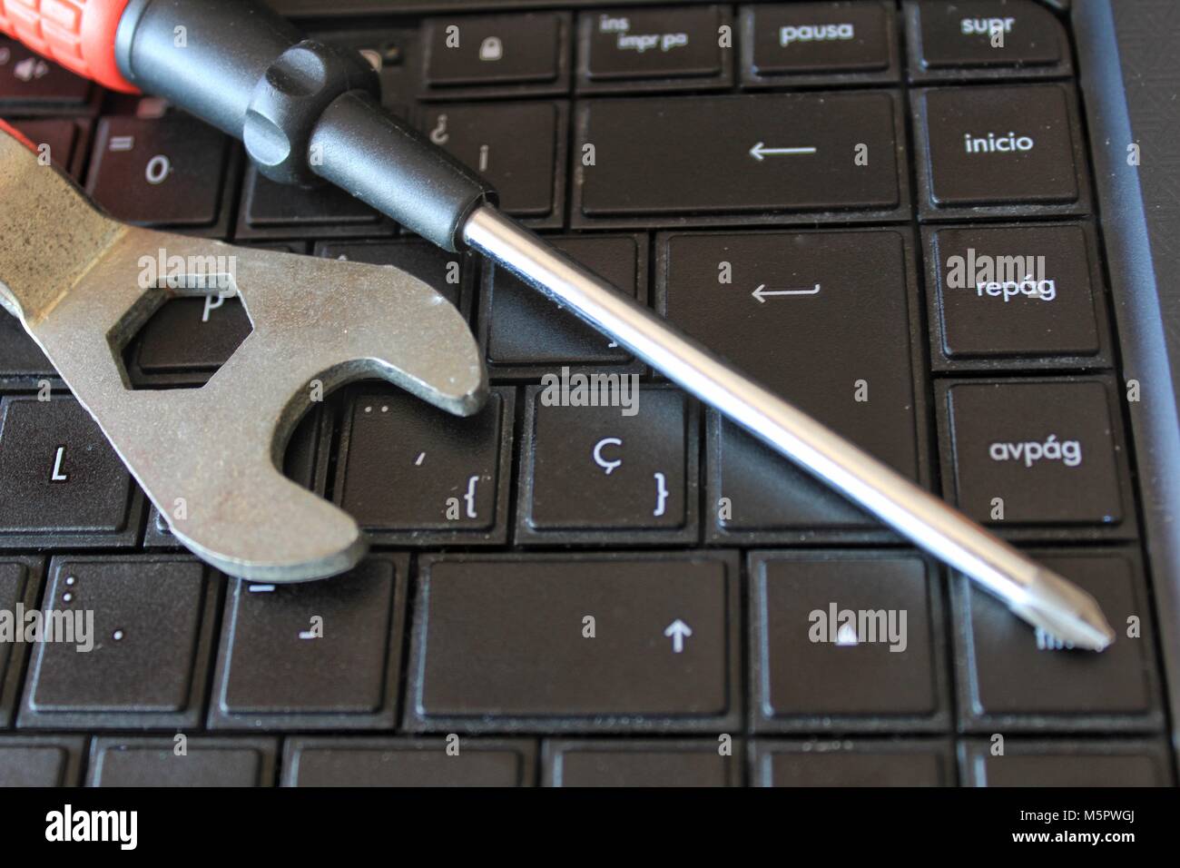 Laptop settings help service hi-res stock photography and images - Alamy