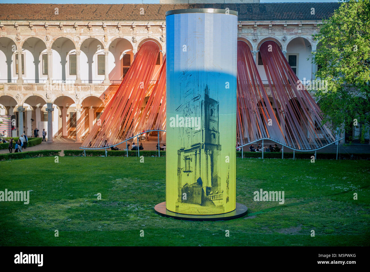 University milan courtyard hi-res stock photography and images - Alamy