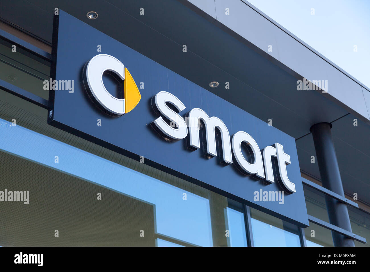 Smart logo hi-res stock photography and images - Alamy