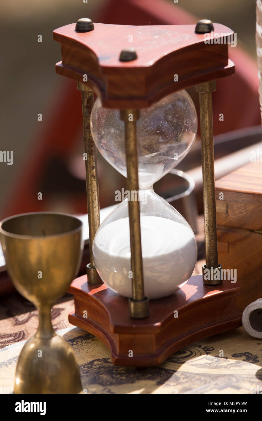 Old fashioned brass hourglass hi-res stock photography and images - Alamy