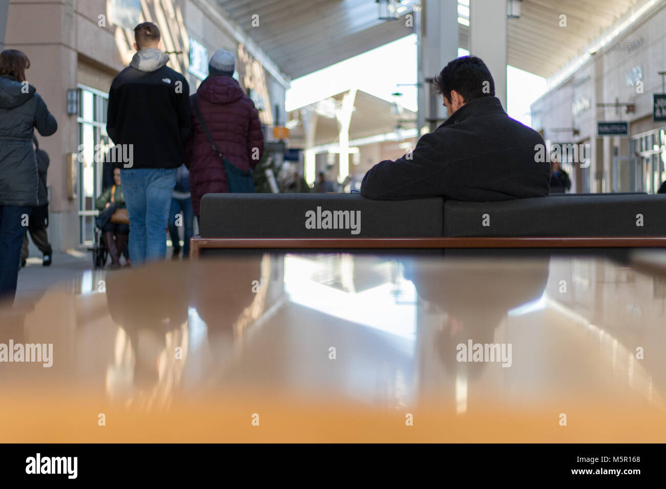 Backdrop people hi-res stock photography and images - Alamy