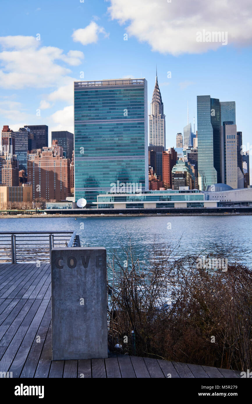 Gantry Plaza State Park, and view of the East River and Midtown ...