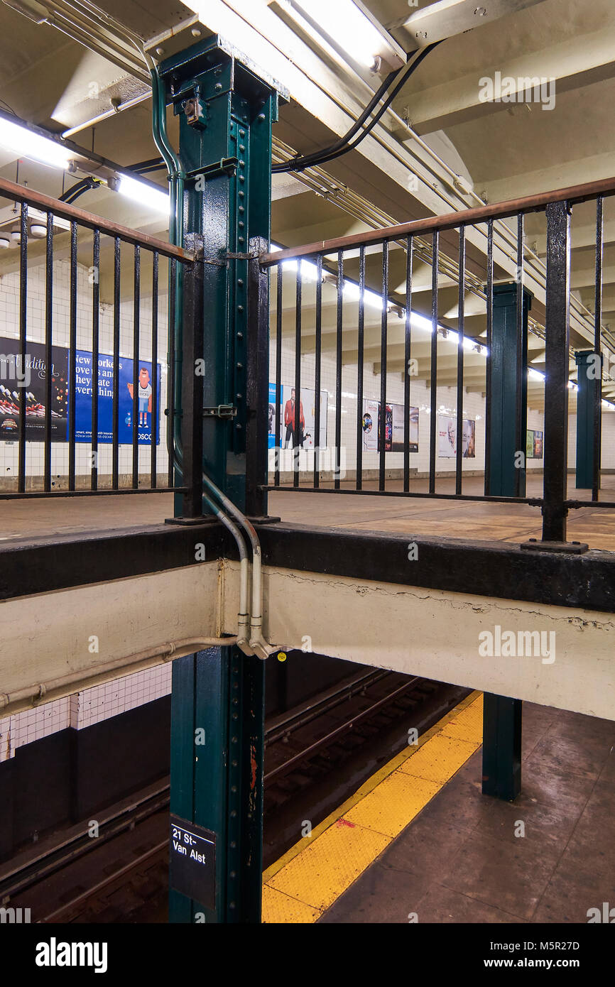 21st street subway station for the G line in Long Island City Stock ...