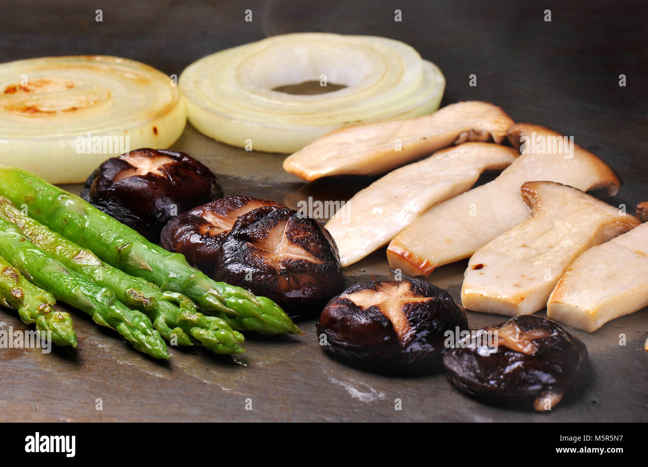 Japanese style Mix mashroom teppanyaki Stock Photo - Alamy