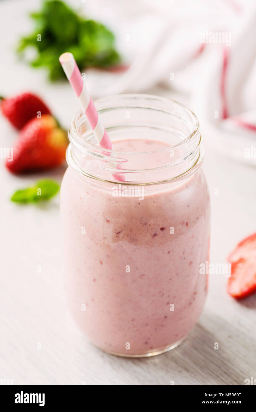 Blended pink background hi-res stock photography and images - Alamy