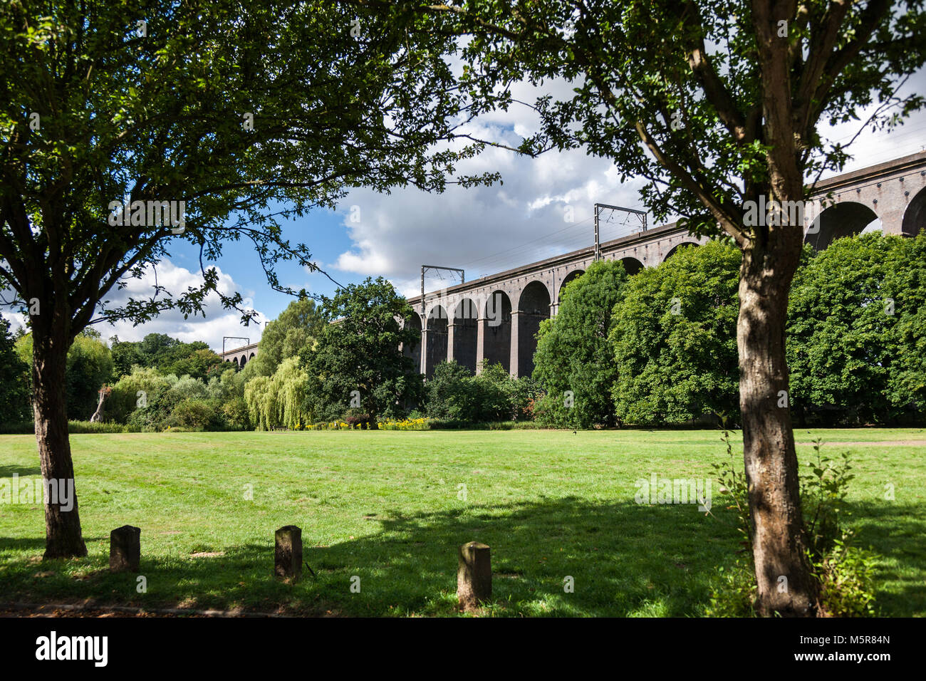 Welwyn viaduct hi-res stock photography and images - Alamy