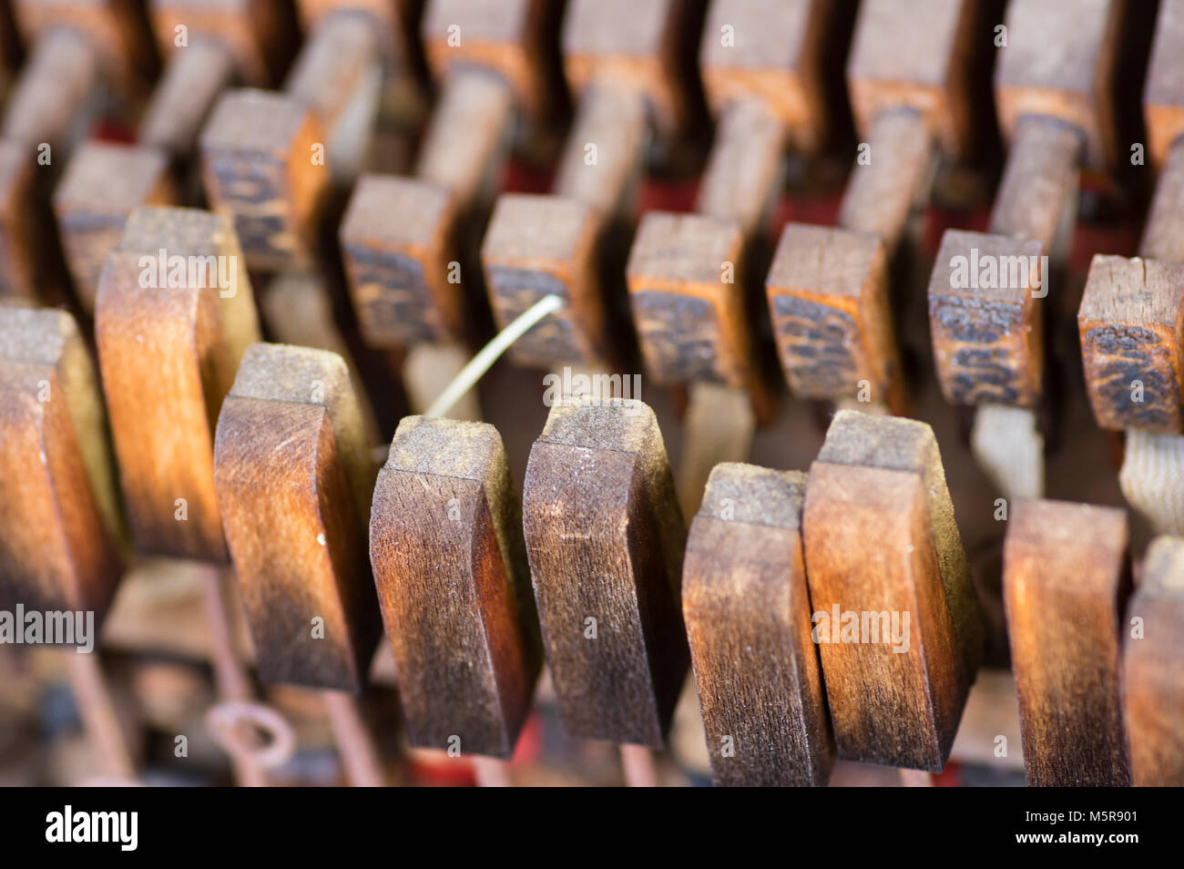 Back piano hi-res stock photography and images - Alamy