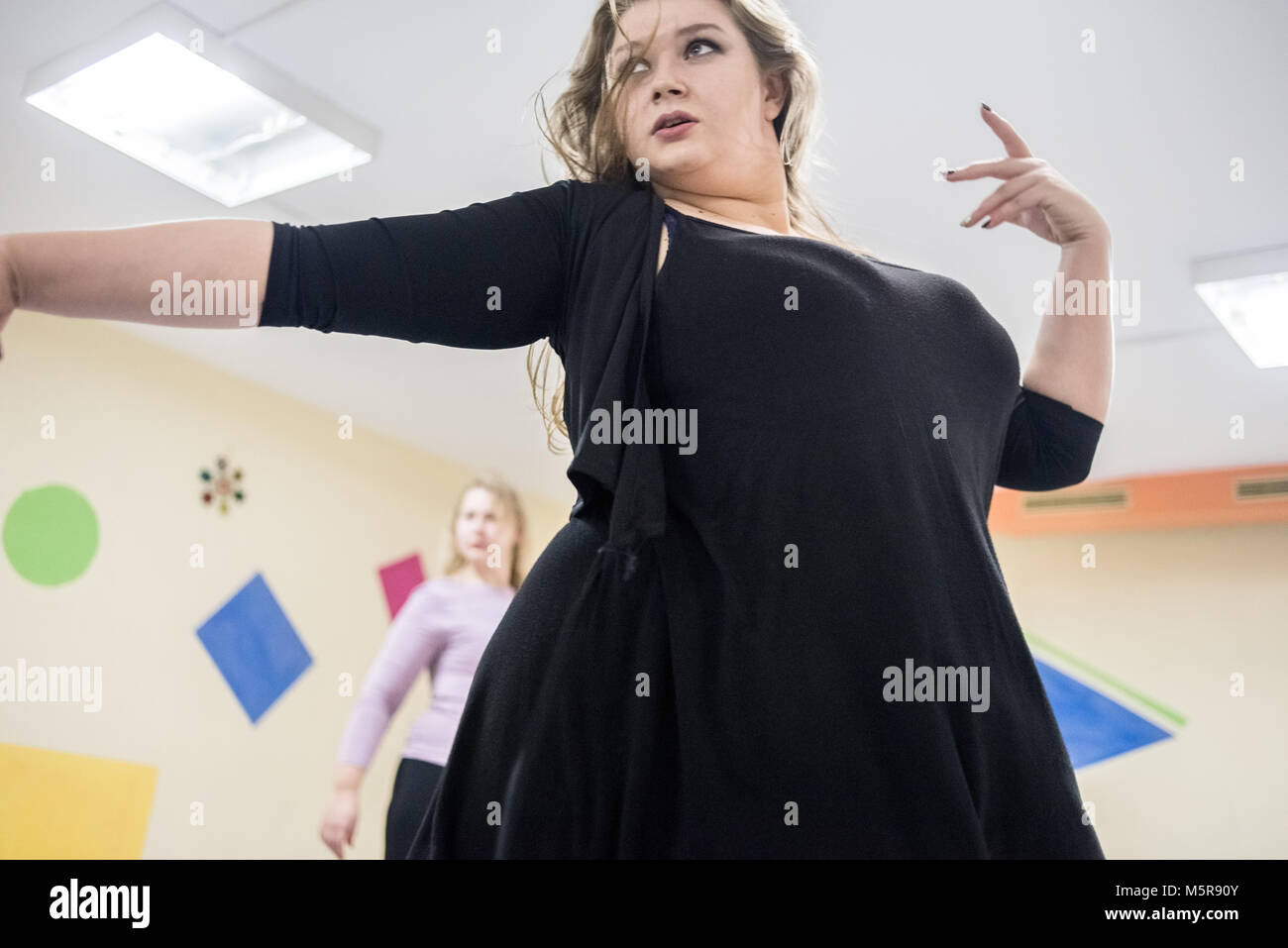 Dancing lesson at the first dancing school in Ukraine for plus size ...