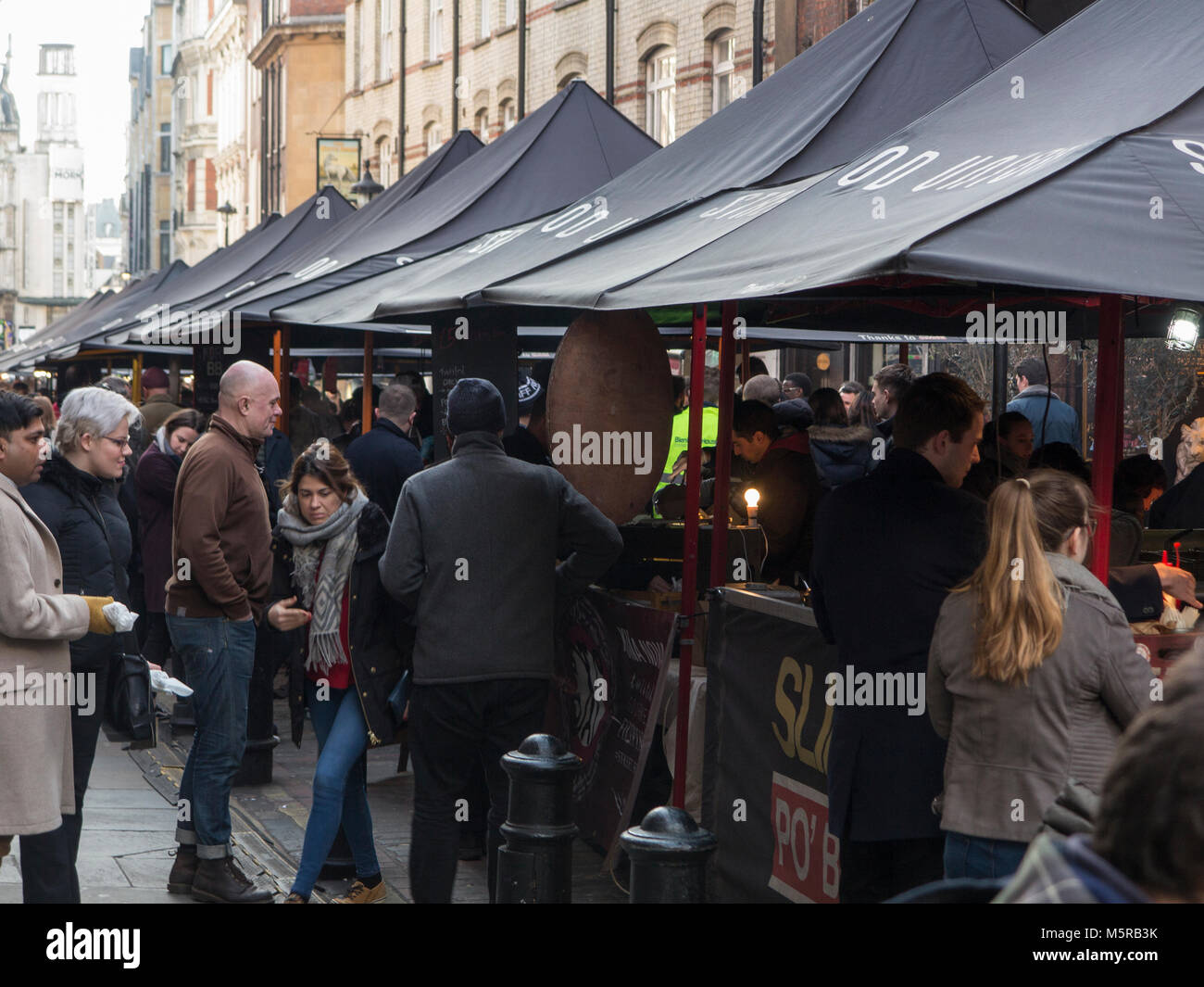 Outside food court hi-res stock photography and images - Alamy