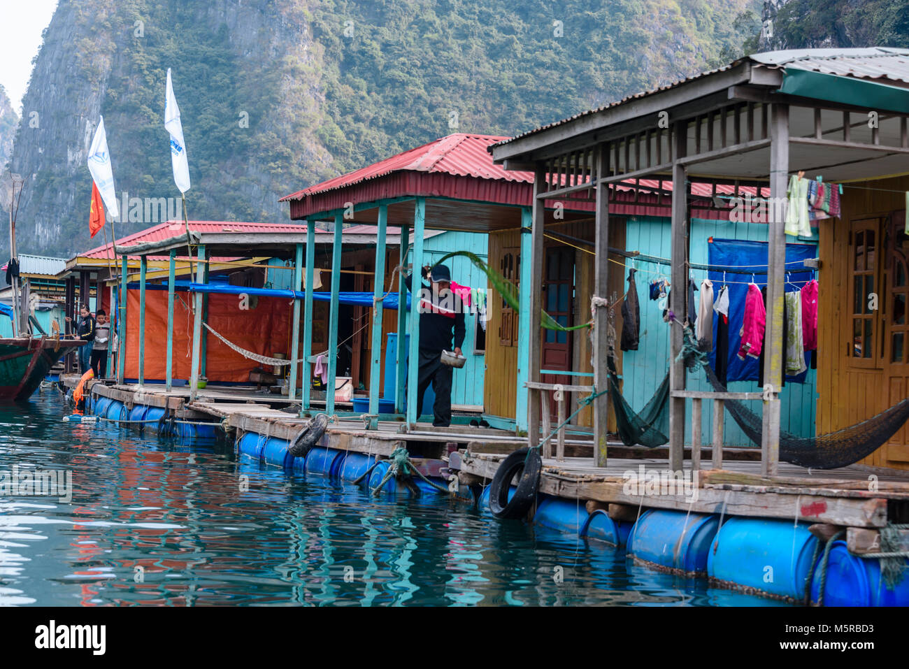 Floating houses at the Cua Van floating village, Halong Bay, Vietnam ...