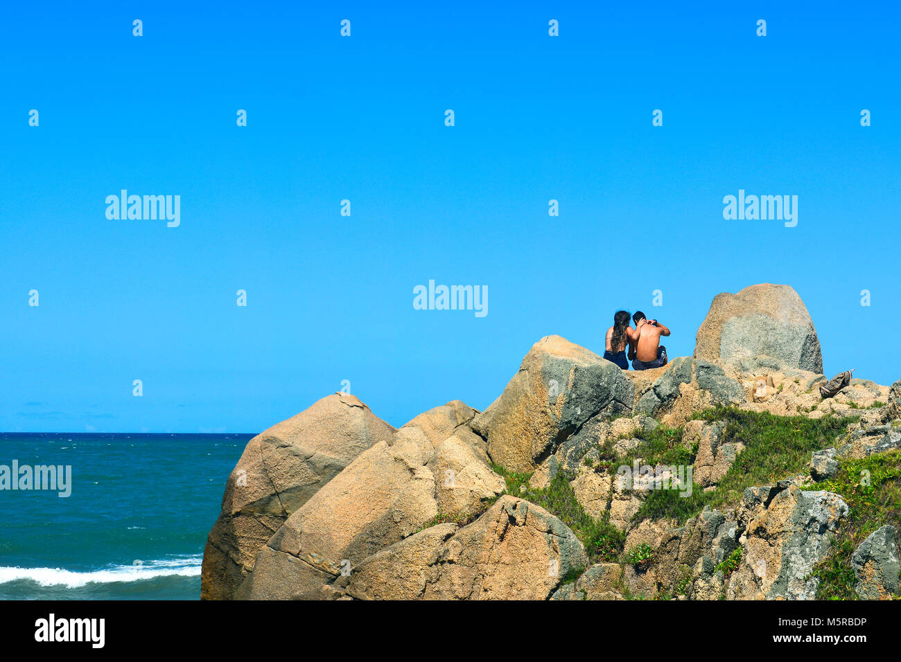 Scenery hug couple on hi-res stock photography and images - Alamy