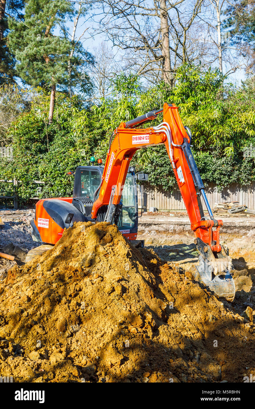 Orange construction digger hi-res stock photography and images - Alamy