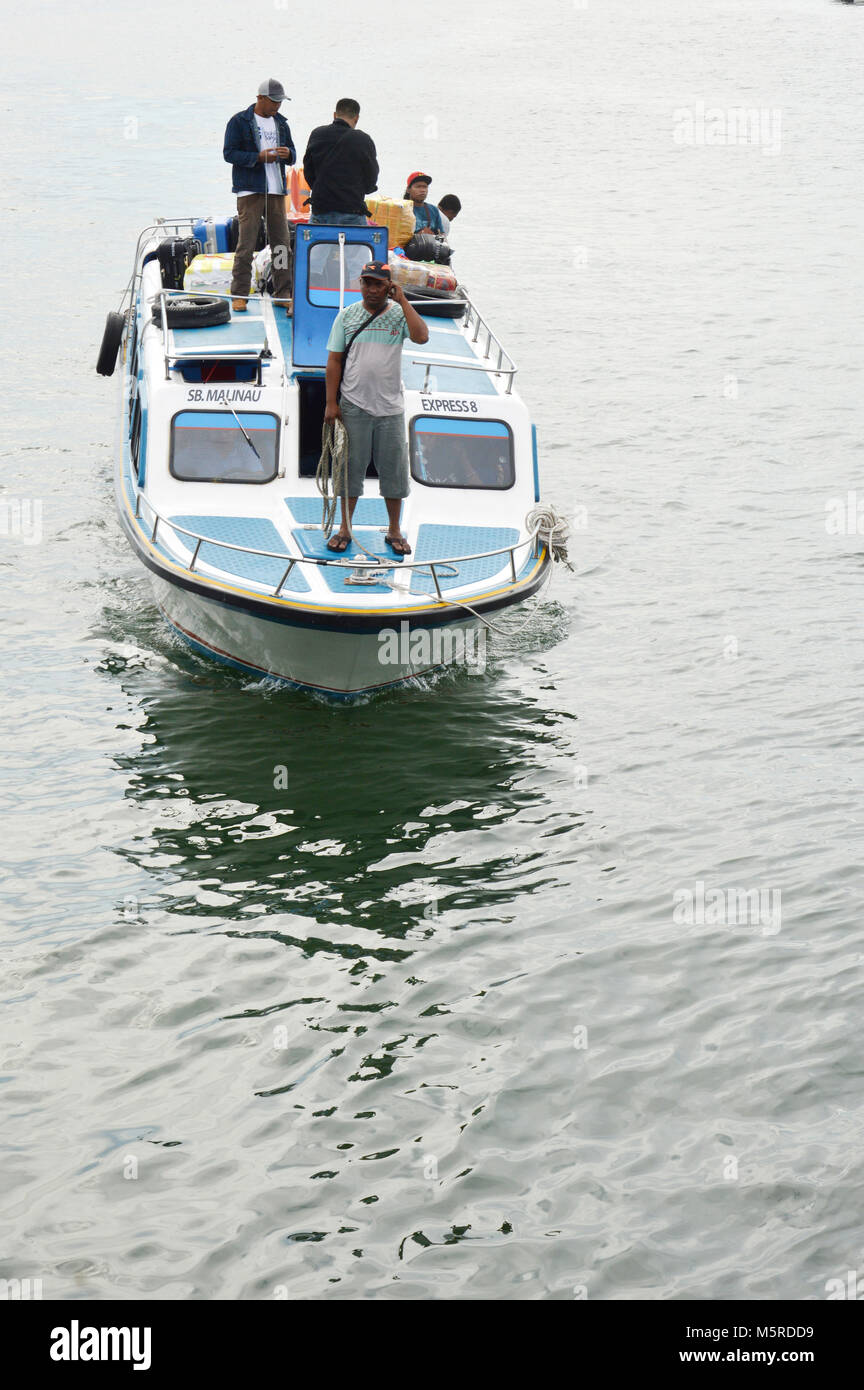 Porters Loading A Boat High Resolution Stock Photography and Images - Alamy