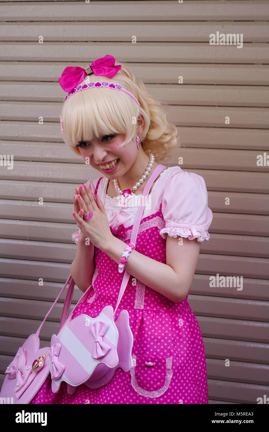 Cute japanese girl hi-res stock photography and images - Alamy