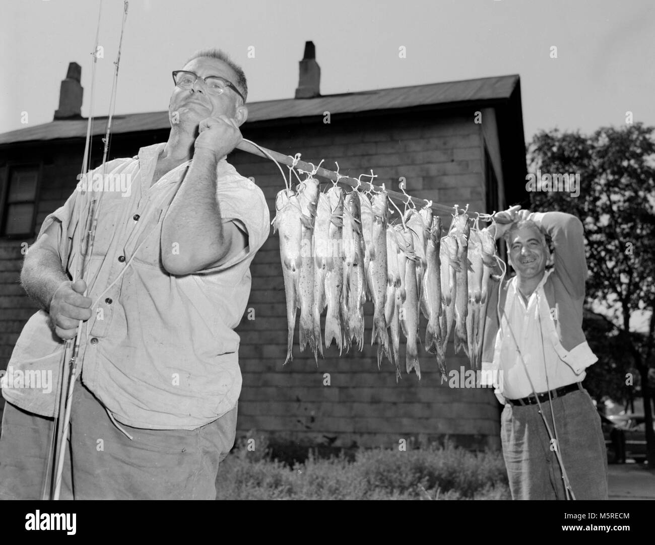Boys fishing 1950's hi-res stock photography and images - Alamy
