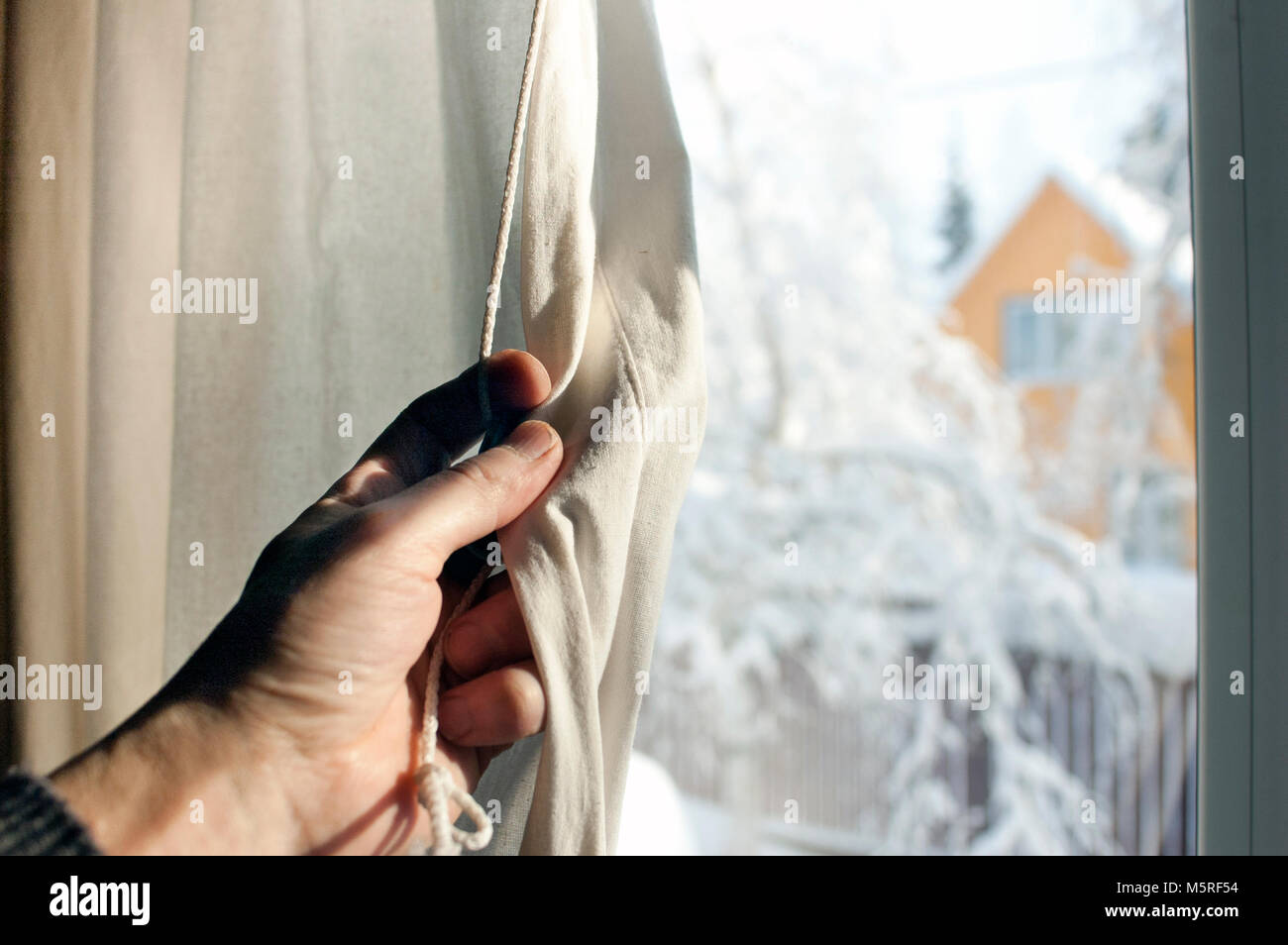 Curtain opening hi-res stock photography and images - Alamy