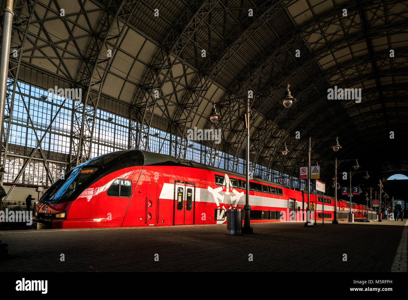 Double deck hi-res stock photography and images - Alamy