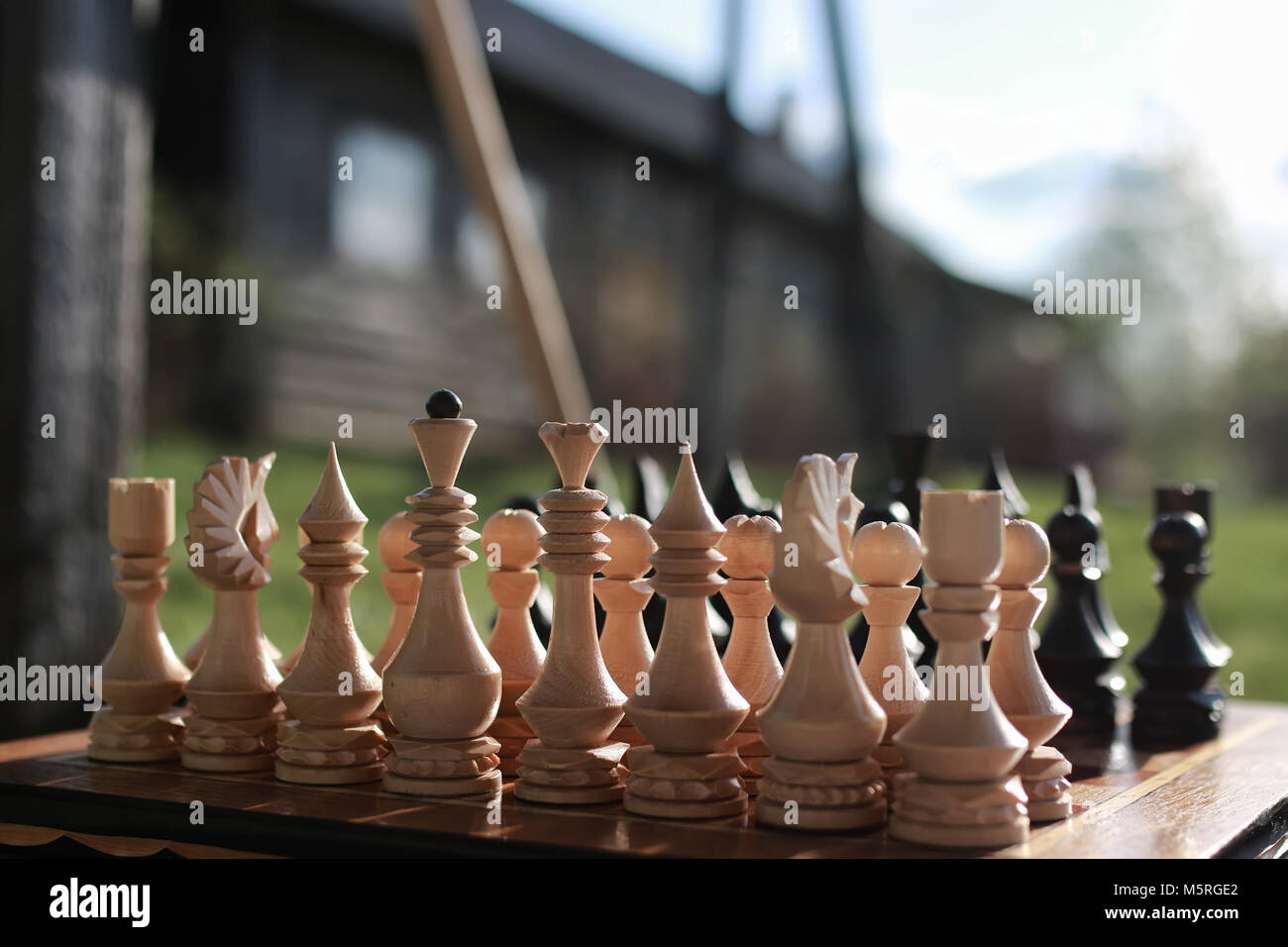 Lone king on chessboard hi-res stock photography and images - Alamy