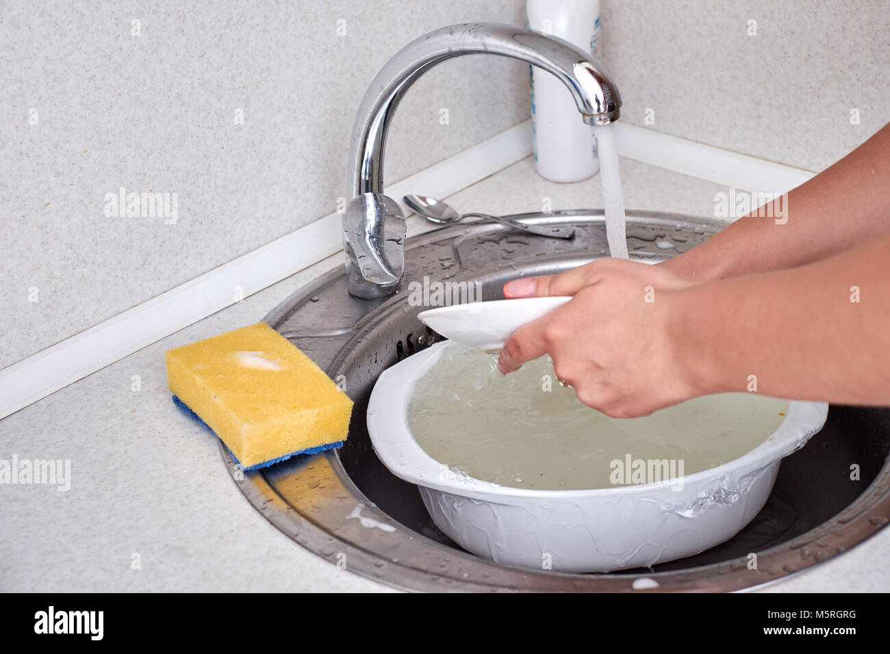 Dish wash hi-res stock photography and images - Alamy