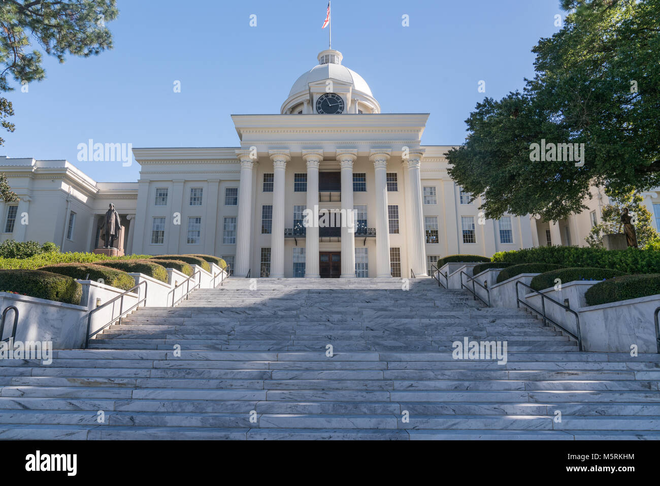 Alabama state capitol building montgomery capital hi-res stock ...