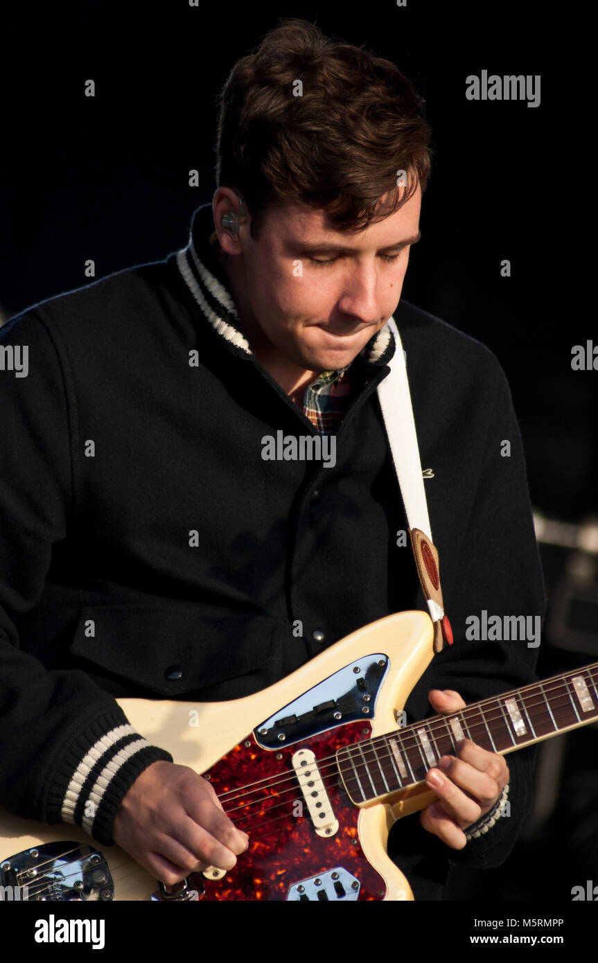 Band two door cinema hi-res stock photography and images - Alamy