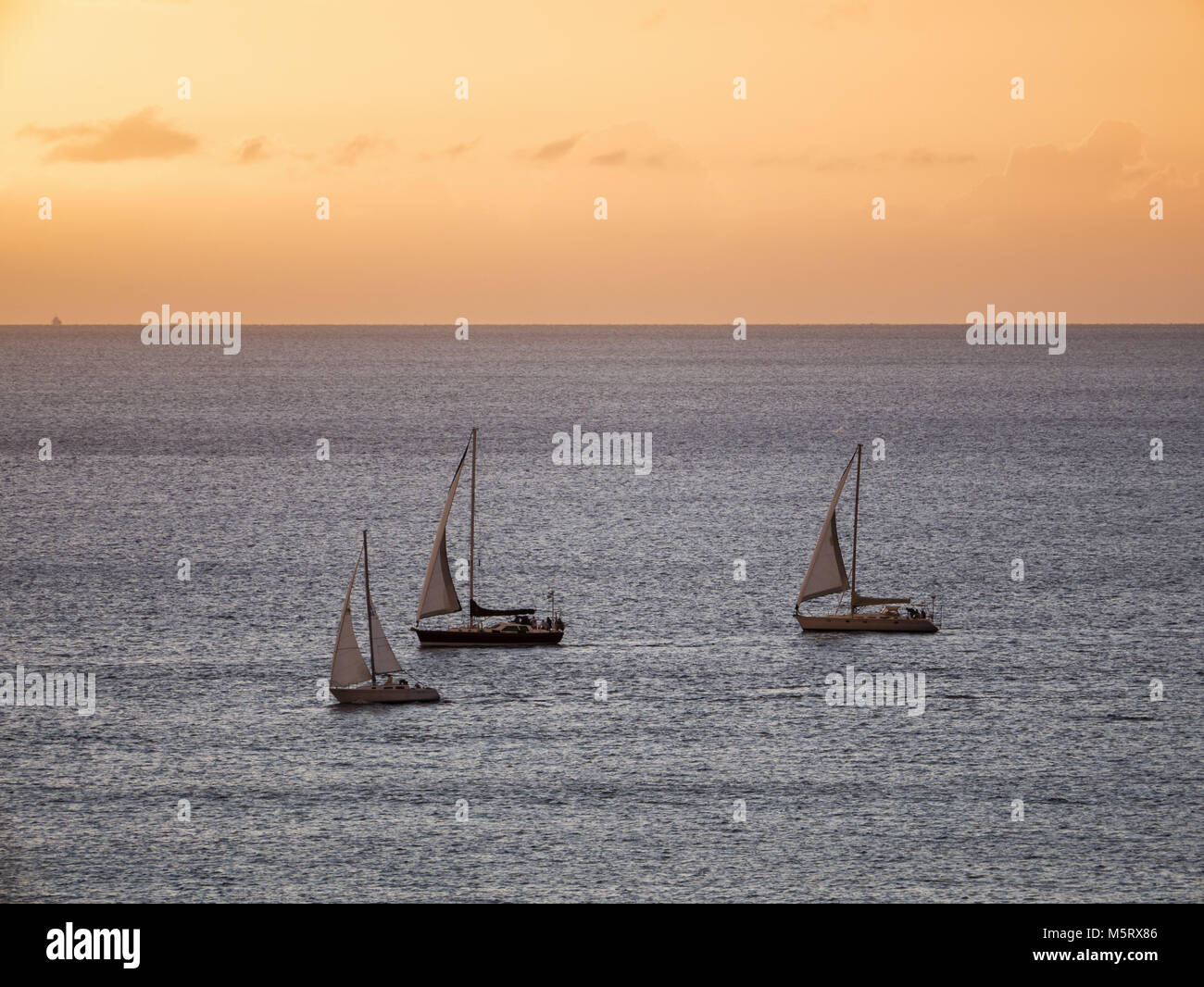 Honolulu, Hawaii, USA. 15th Dec, 2017. High-angle sunset view of ...
