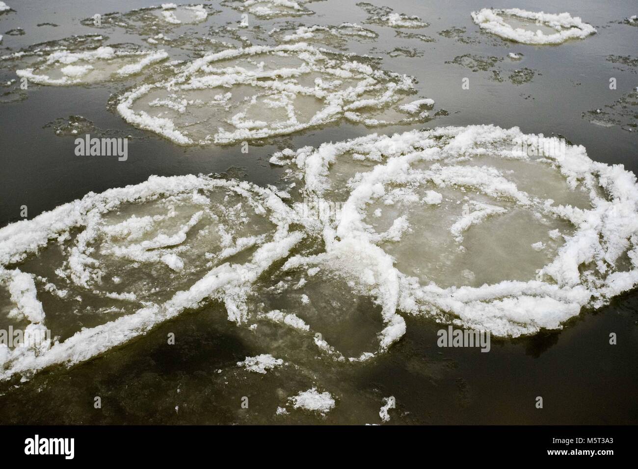 Cold water basins hi-res stock photography and images - Alamy