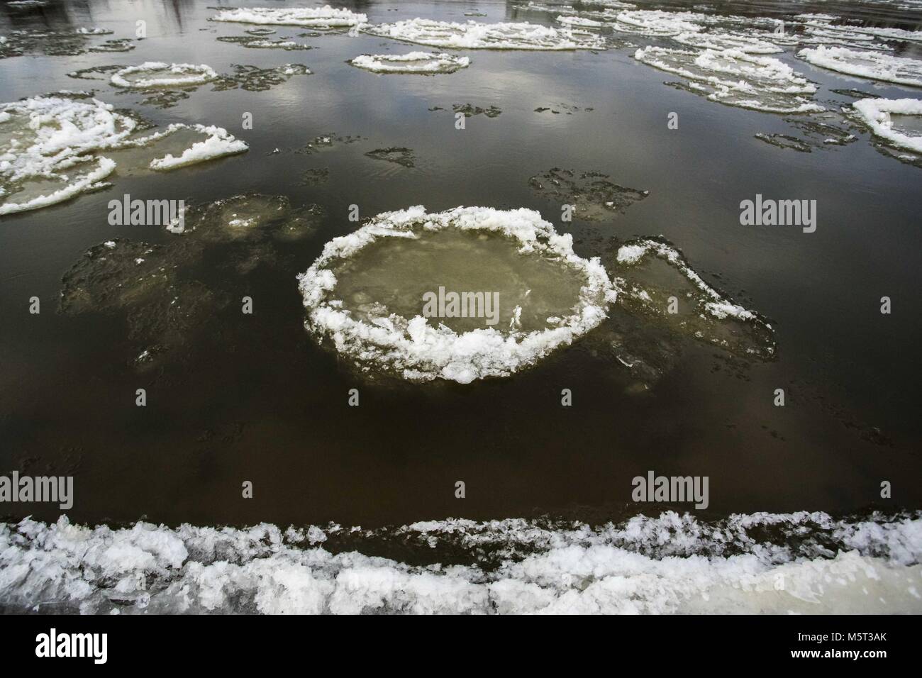 Cold water basins hi-res stock photography and images - Alamy
