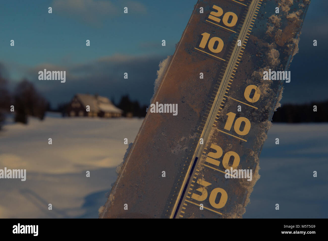 Korenov, Czech Republic. 26th Feb, 2018. A thermometer showing minus 19 ...