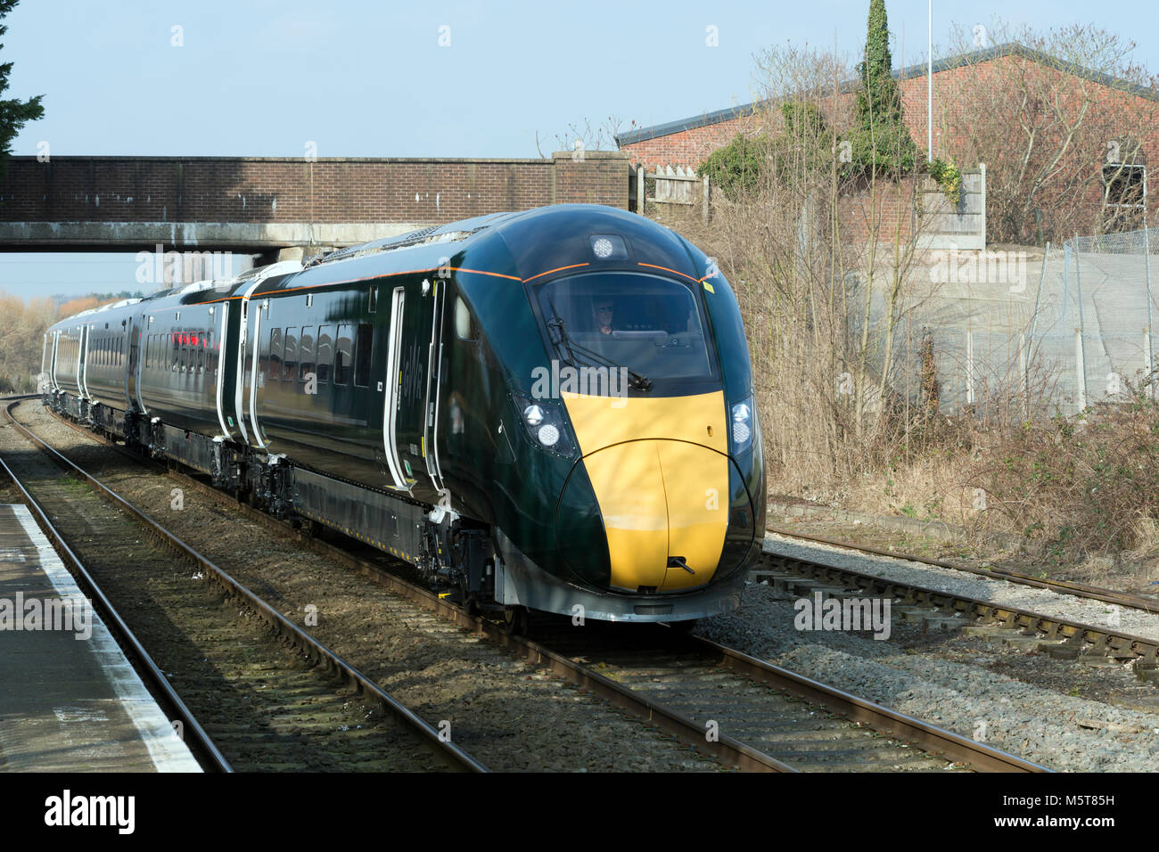 Great Western Railway class 800 IET arriving at Evesham railway station ...