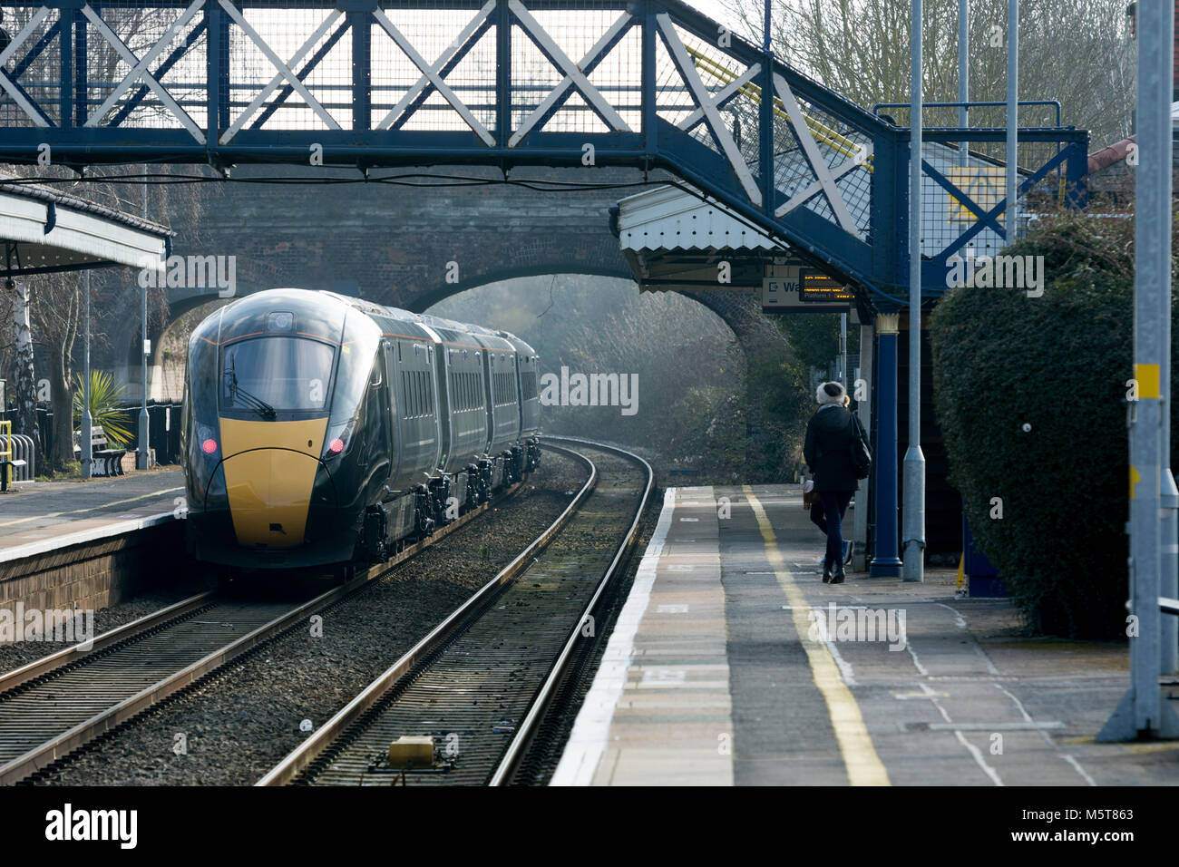 Great Western Railway class 800 IET leaving Evesham railway station ...