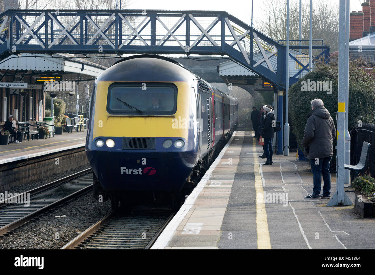 Great Western Railway HST diesel train arriving at Evesham railway ...
