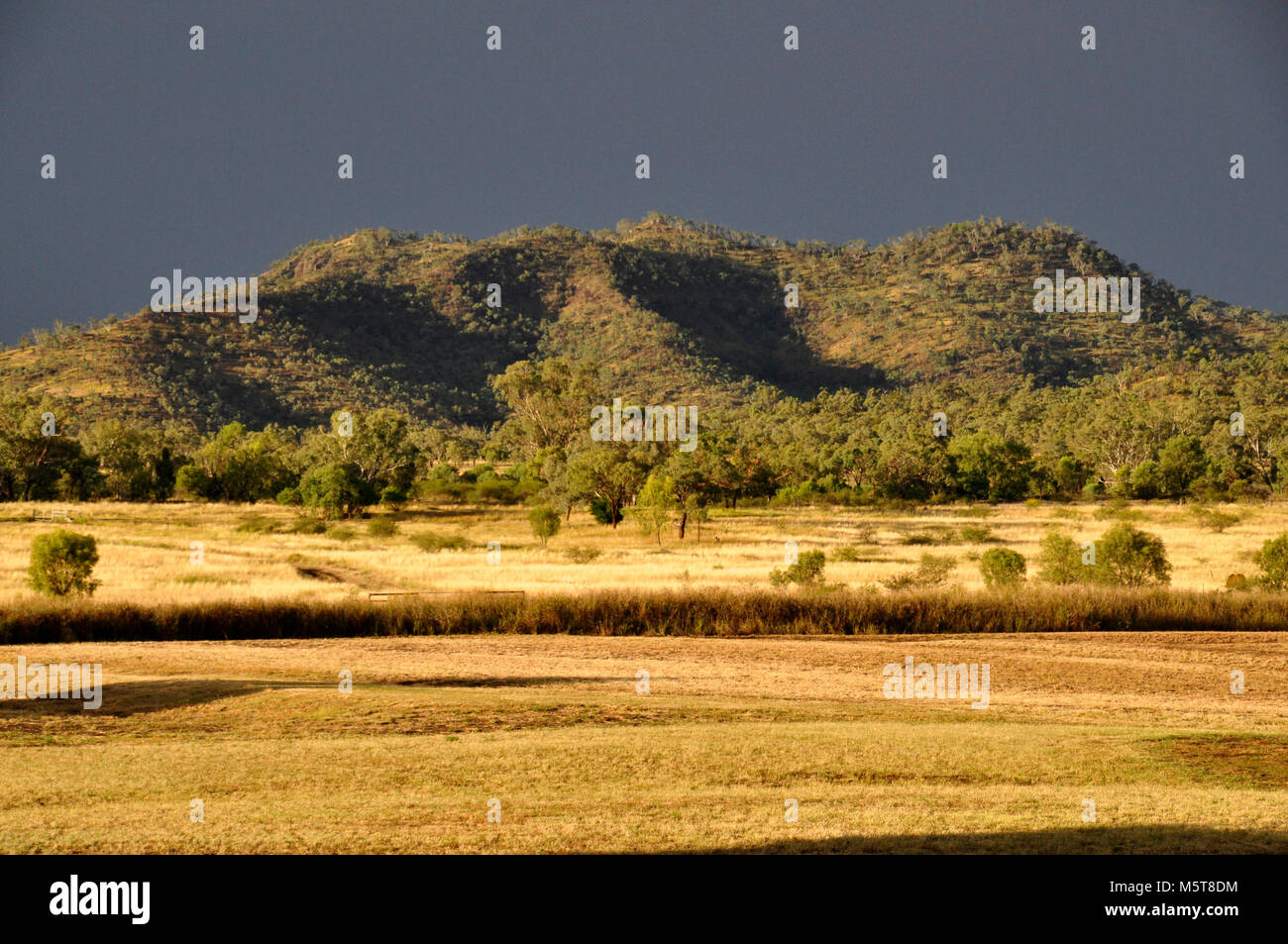 Outback landscapes hi-res stock photography and images - Alamy