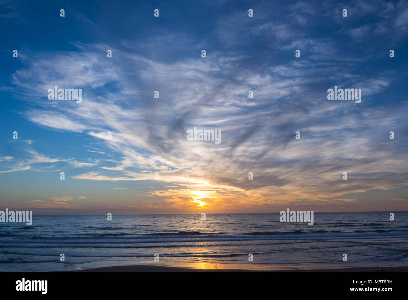 Atlantic ocean sunset, Lacanau France Stock Photo - Alamy