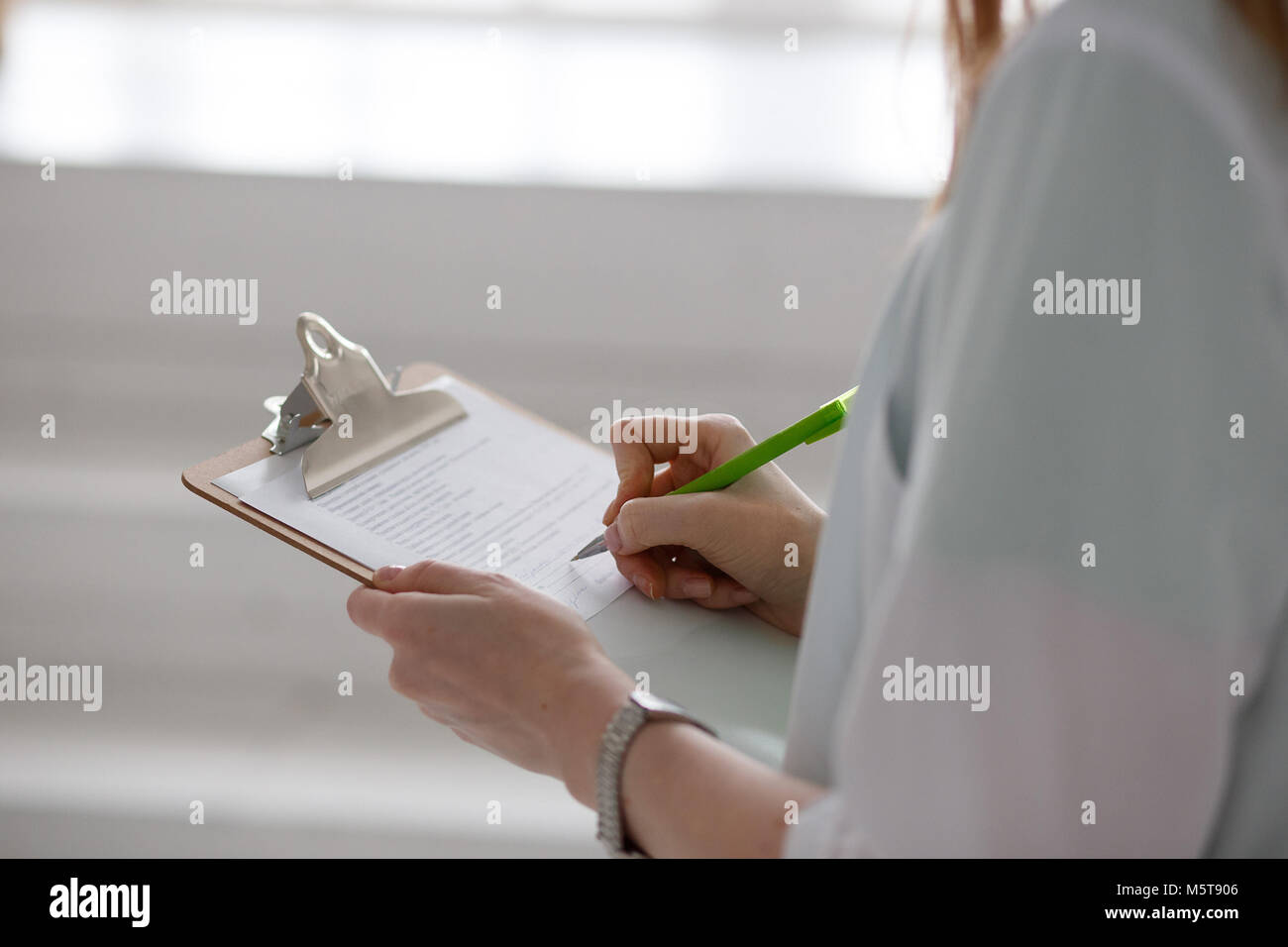 Doctor writing report hand hi-res stock photography and images - Alamy