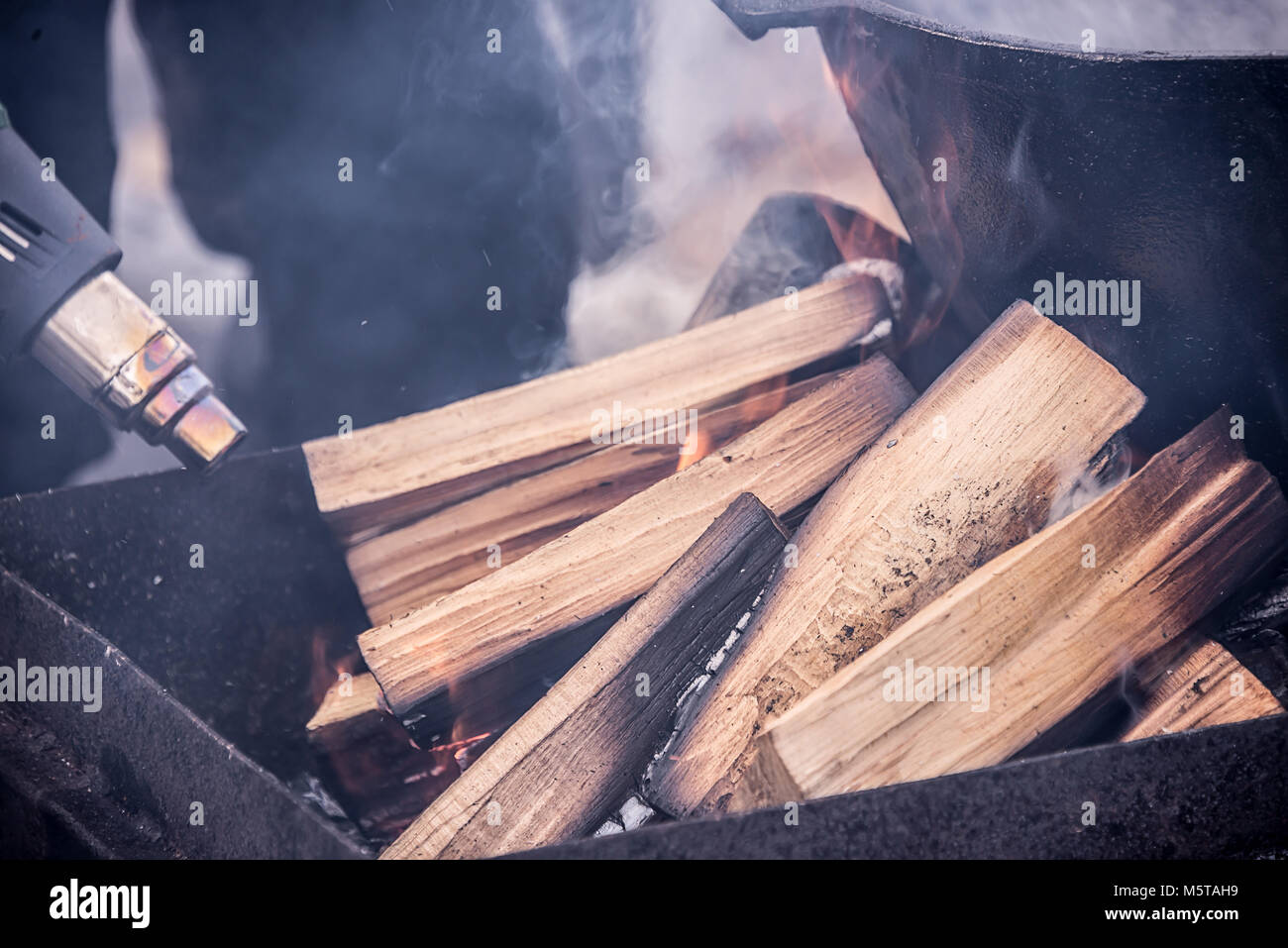 Campfire cooking spit hi-res stock photography and images - Alamy