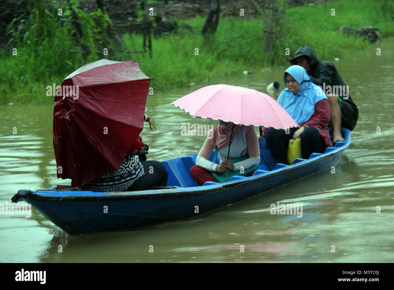 Residents crossed flood in Baleendah, Bandung, West Java, Bandung ...