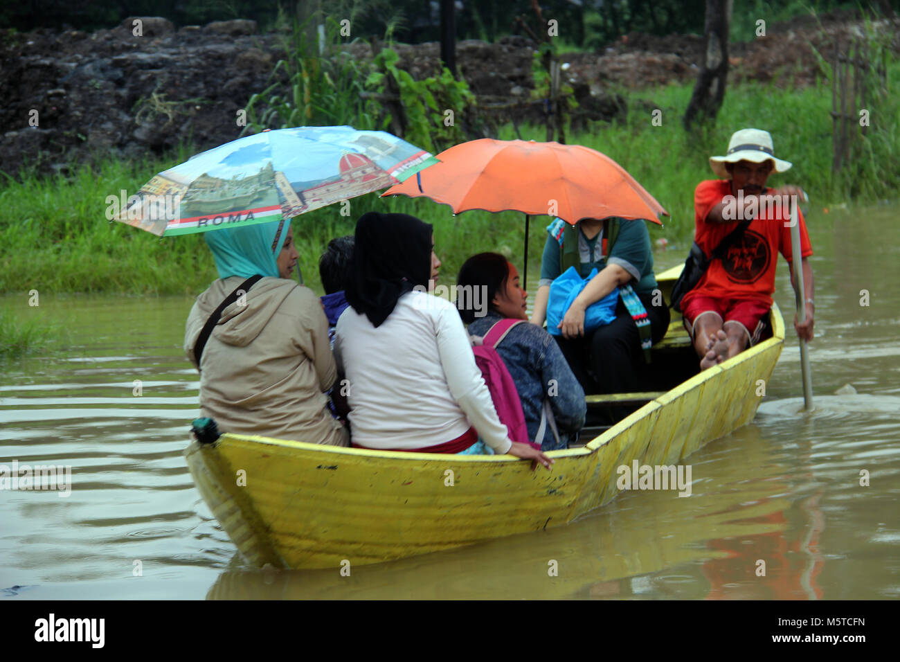 Residents crossed flood in Baleendah, Bandung, West Java, Bandung ...