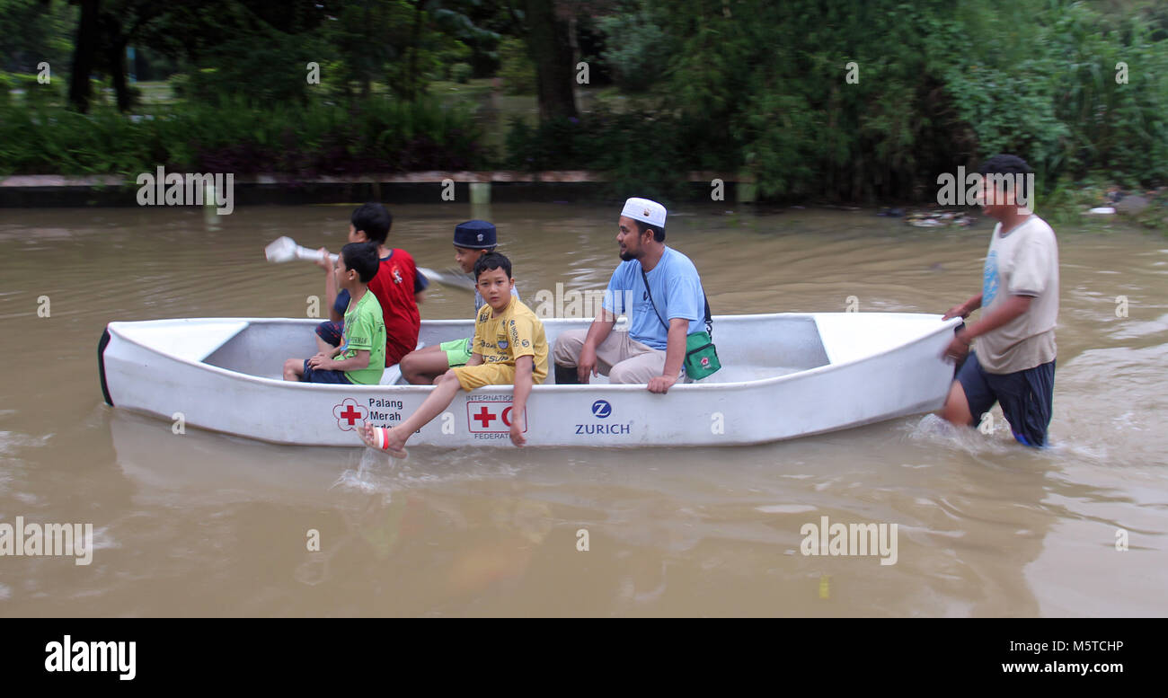 Residents crossed flood in Baleendah, Bandung, West Java, Bandung ...