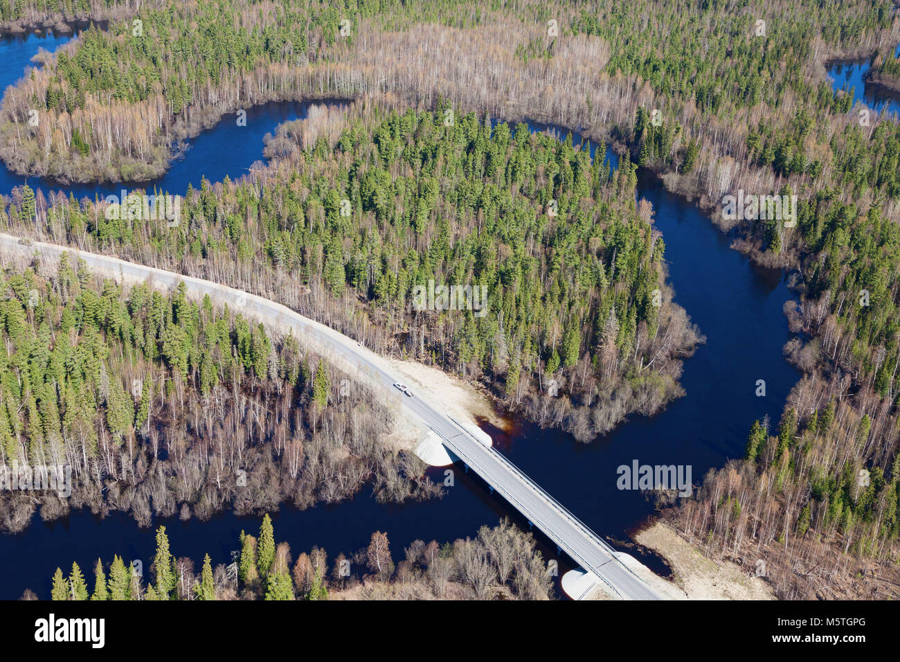 Bridge across river top view hi-res stock photography and images - Alamy