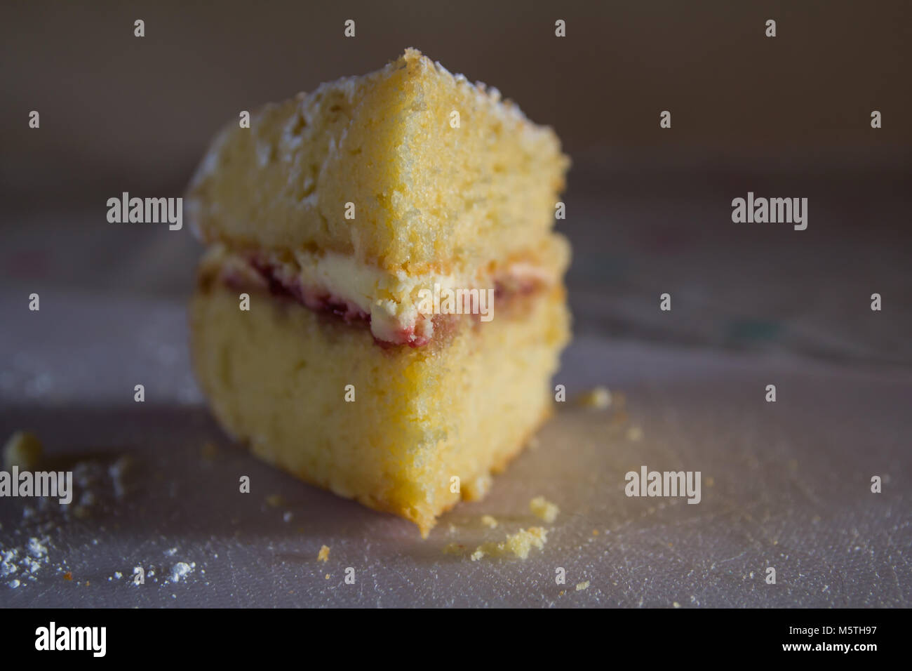 slice of Victoria sponge cake Stock Photo - Alamy