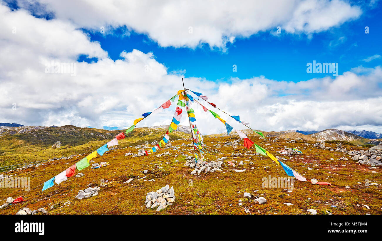 Buddhist prayer flags in the Shika Snow Mountain scenic area, Yunnan ...
