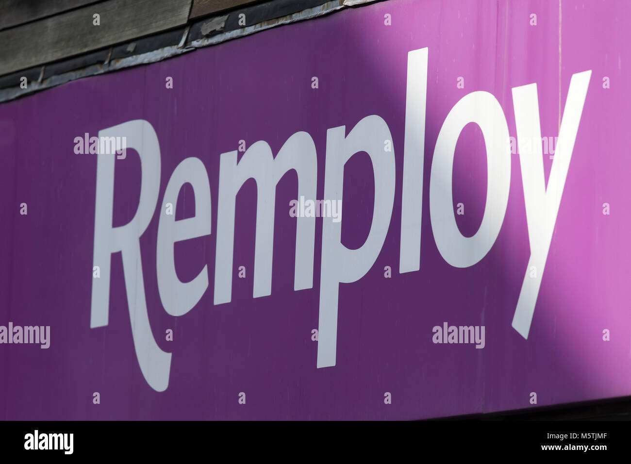 Purple street sign hi-res stock photography and images - Alamy