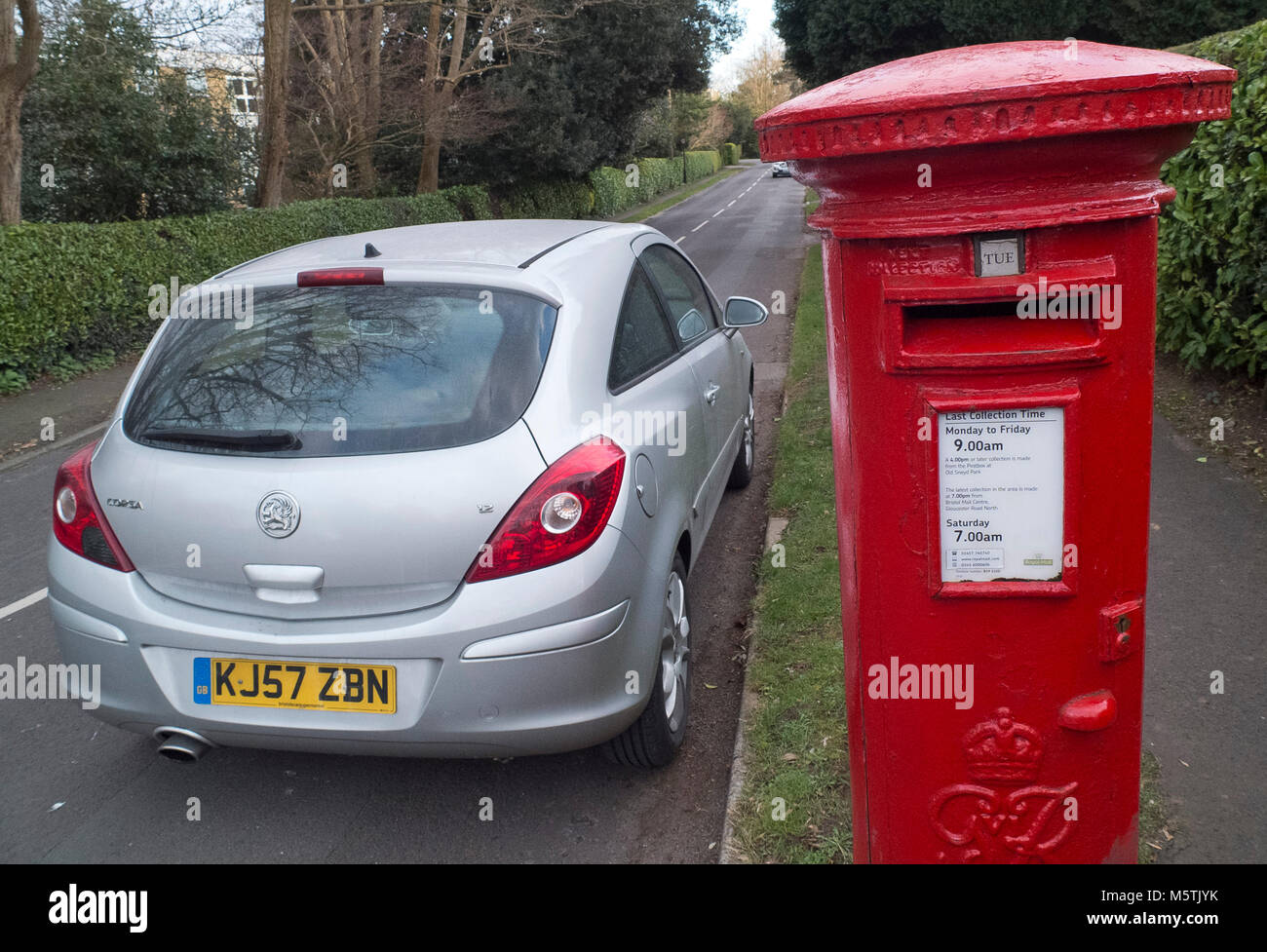Red mailing box hi-res stock photography and images - Alamy
