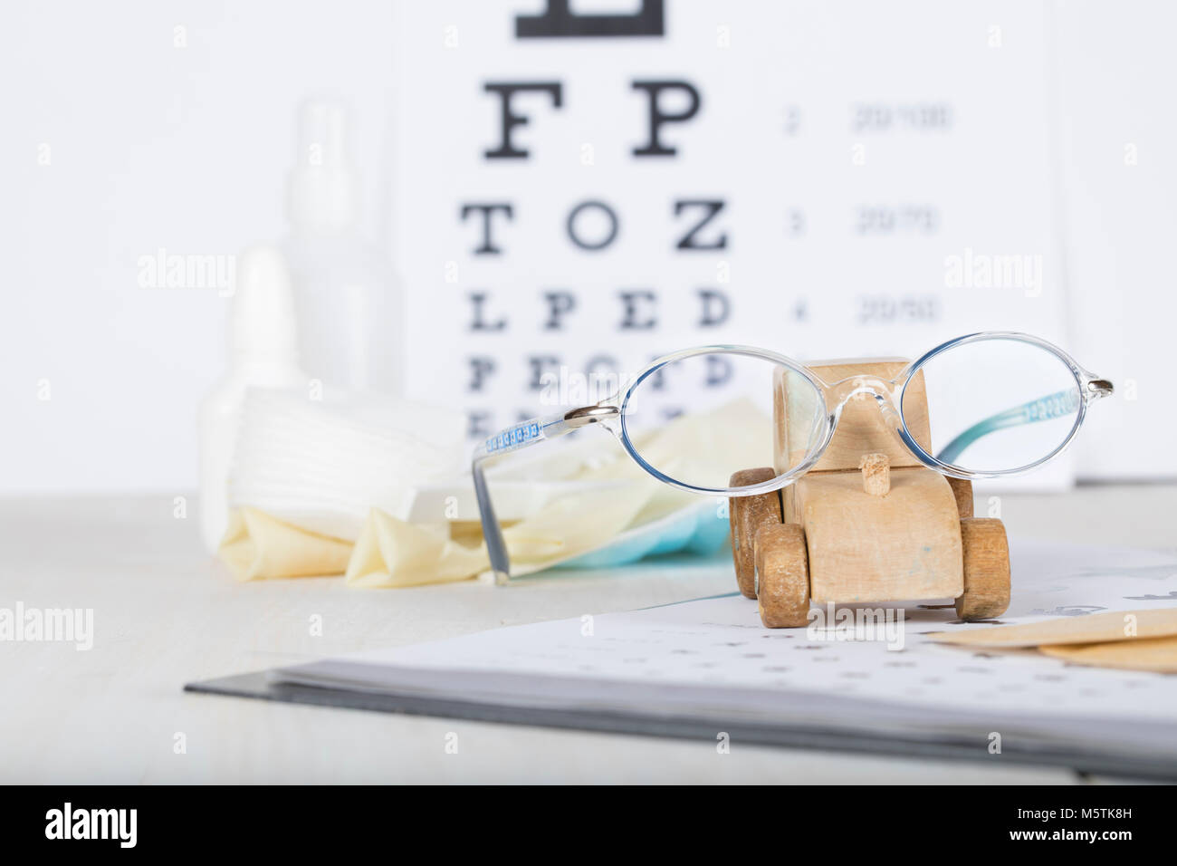 Eye vision test charts hi-res stock photography and images - Alamy