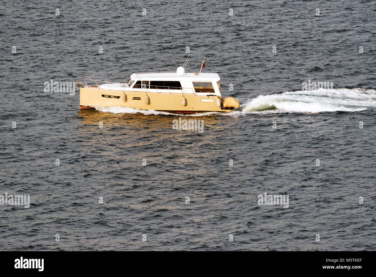 Speeding Sport Boats High Resolution Stock Photography and Images - Alamy
