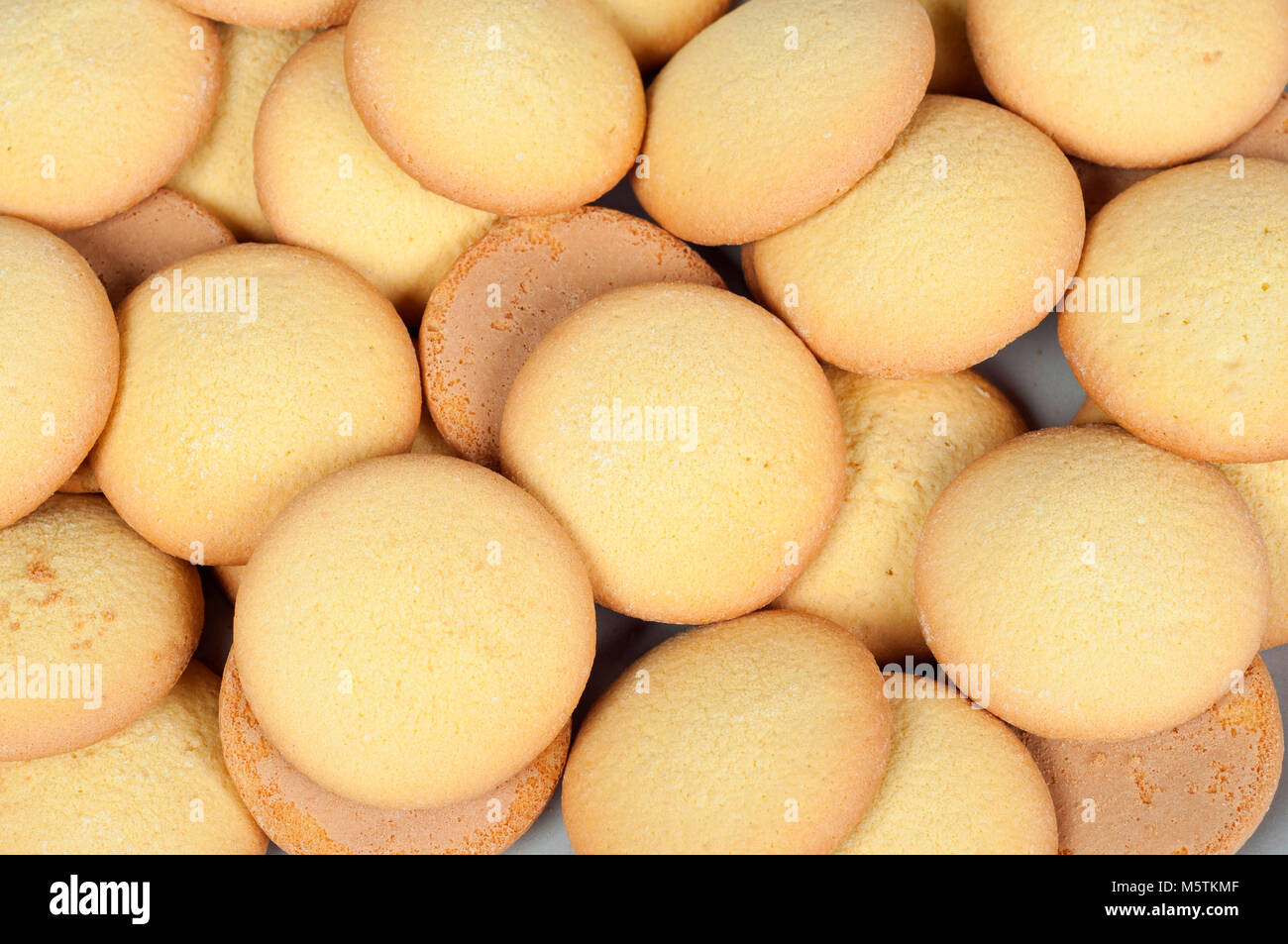 Sponge biscuits with chocolate cream hi-res stock photography and ...