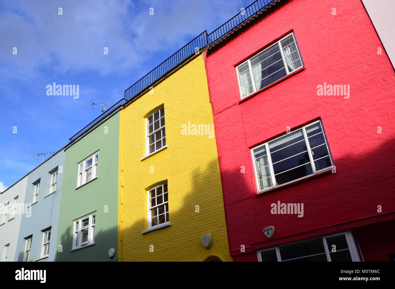 Row of coloured houses hi-res stock photography and images - Alamy