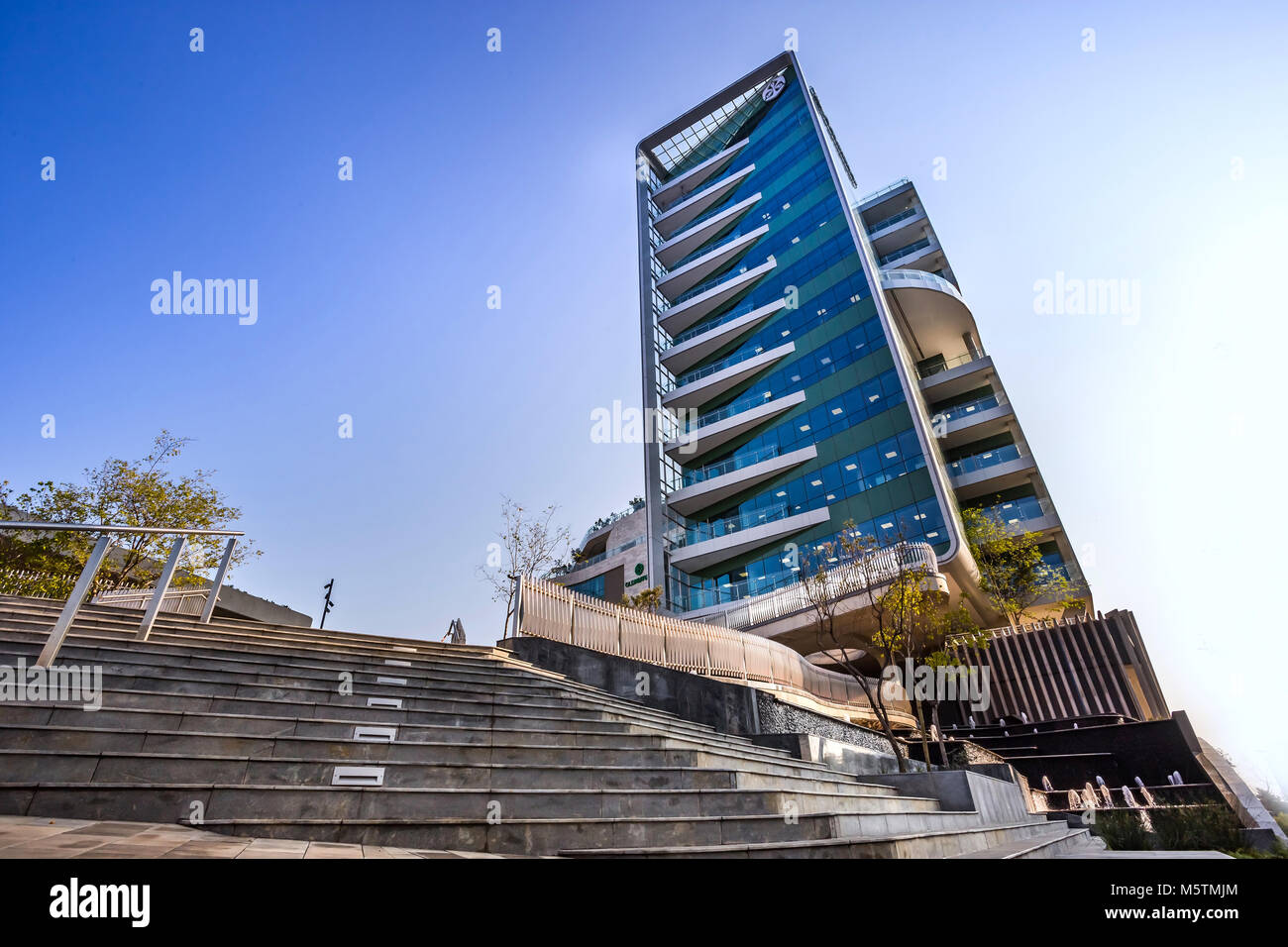 Glass building johannesburg south africa hi-res stock photography and ...